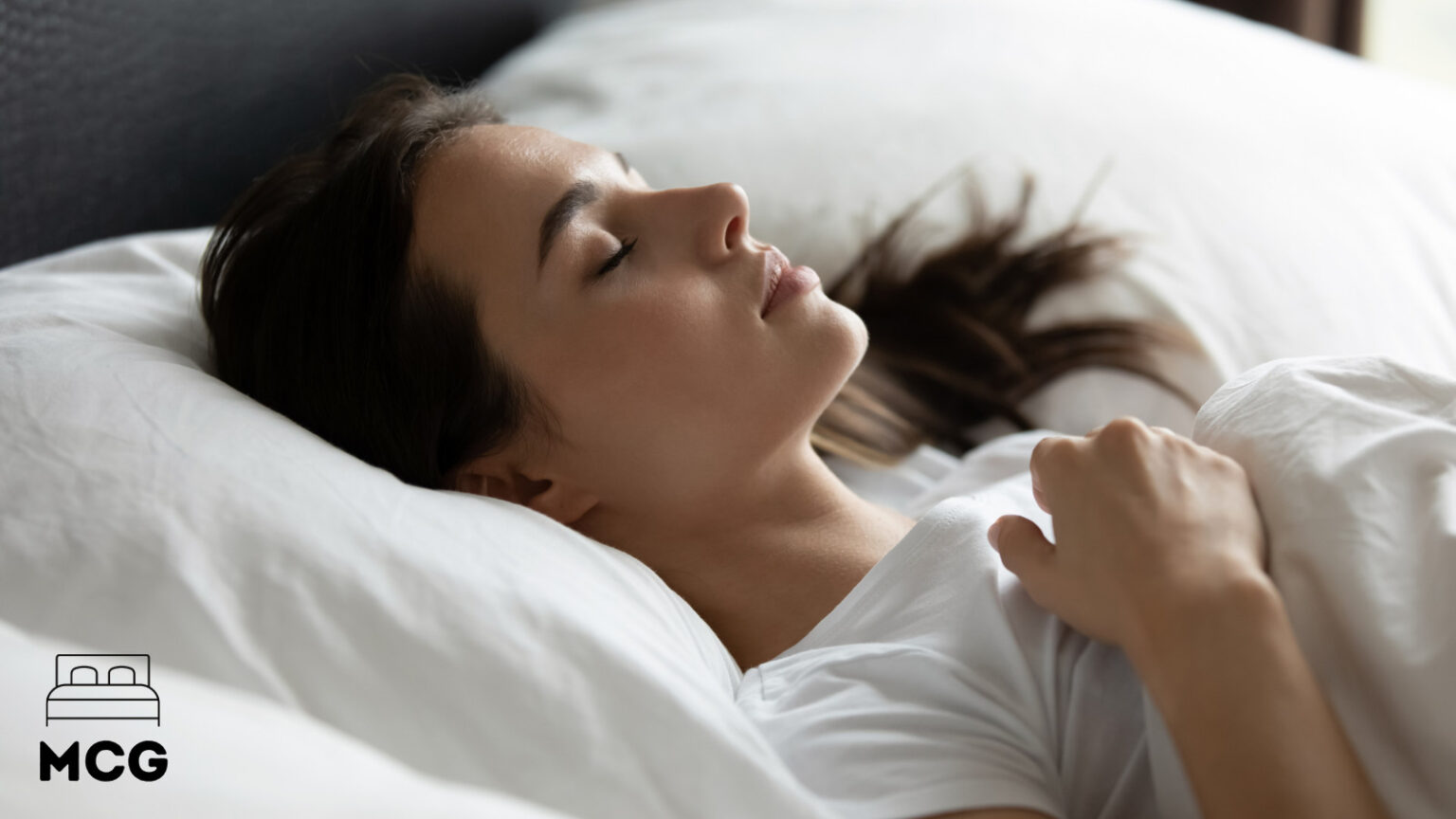 Pros And Cons Of A Memory Foam Mattress - Simple Guide - MCG